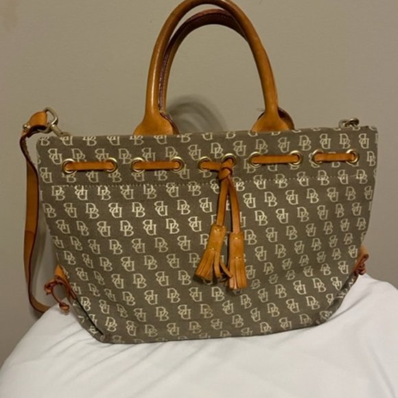Dooney & Bourke | Bags | Vintage Dooney Bourke Signature Logo Bag ...